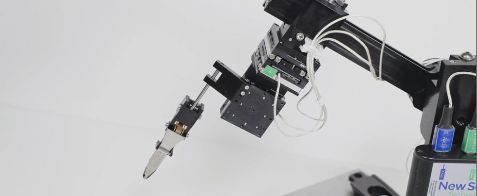 Manipulator mounting kit supports Neuropixels 2.0 (alpha phase) probes ...